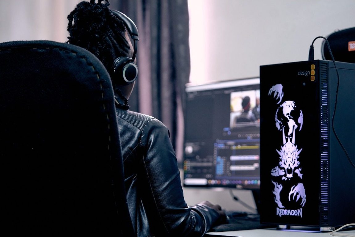 Monteur Vidéo YouTube : Comment le Devenir en Freelance